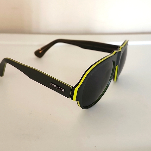 Invicta | Accessories | Invicta Unisex London Dusk Sunglasses | Poshmark